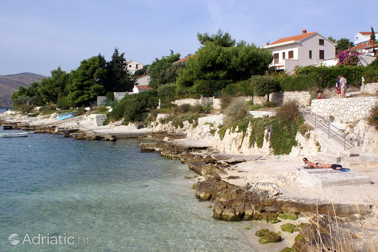 1-Zimmer-Ferienwohnung mit Terrasse Seget Vranjica, Trogir - A-1038-c ...
