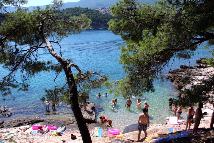 Beach: Fontana, Hvar - Jelsa | The best beaches in Croatia | Adriatic.hr