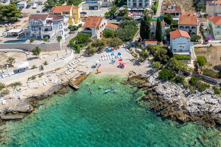 Plaża: Beach Rtic, Rogoznica - Zečevo Rtić | Najlepsze plaże w ...