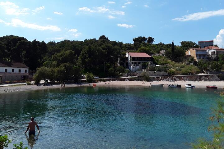 Playa: Banje, Šolta - Rogač | The best beaches in Croatia | Adriatic.hr