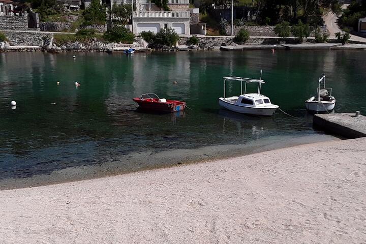 Playa: Banje, Šolta - Rogač | The best beaches in Croatia | Adriatic.hr