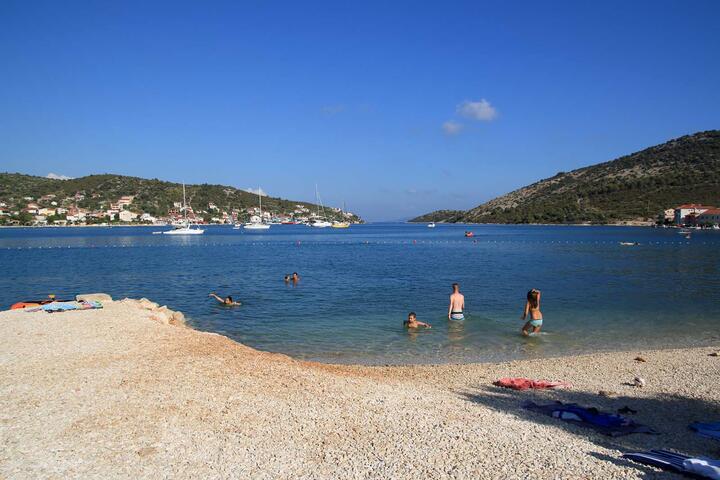 Strand: Zagrada, Trogir - Vinišće | Die besten Strände in Kroatien ...