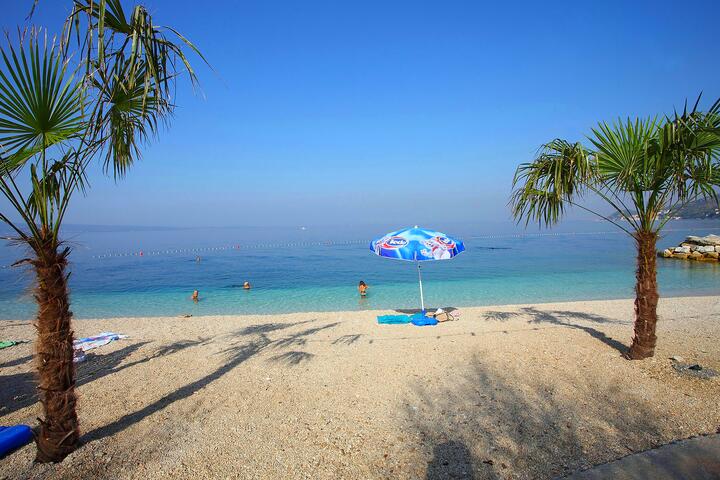 Beach: Mali Rat, Omiš - Mali Rat | The best beaches in Croatia ...