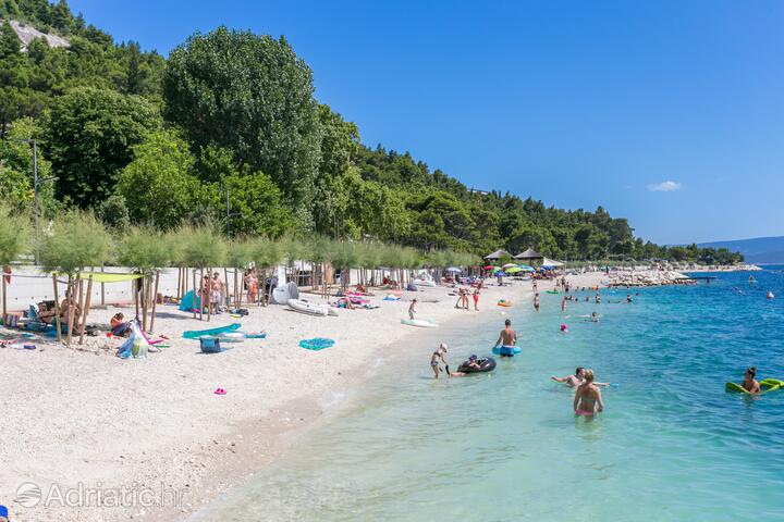 Strand: Brzet, Omiš - Omiš | Legjobb strandok Horvátországban | Adriatic.hr