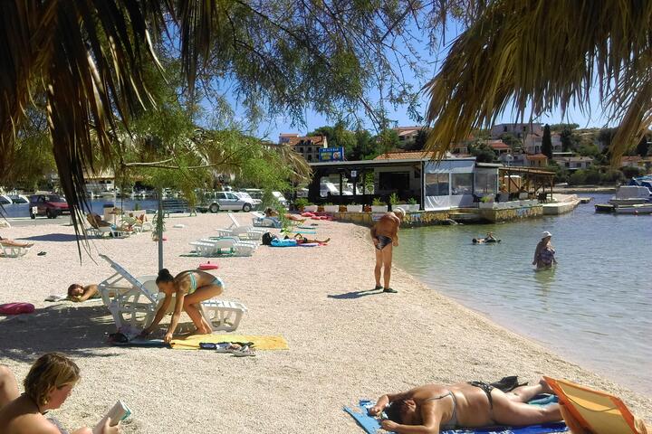 Pláž: Vranjica, Trogir - Seget Vranjica | Najlepšie pláže v Chorvátsku ...