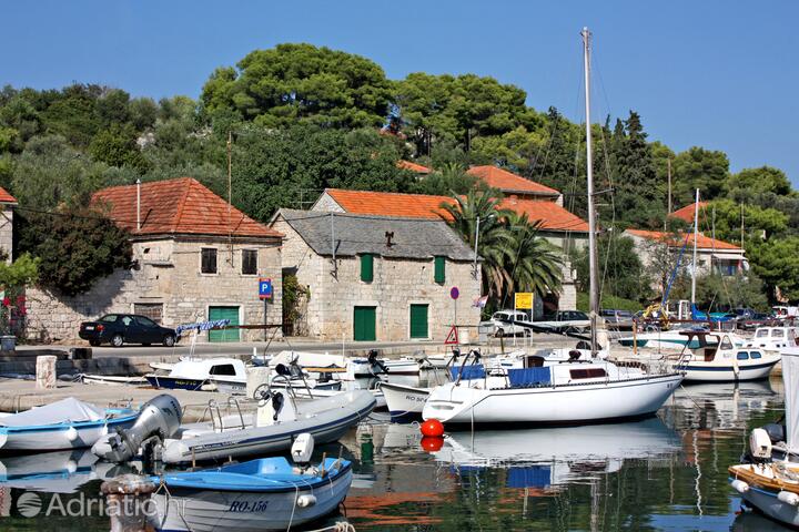 Rogač, Ile Šolta - Guide de la Croatie | Adriatic.hr